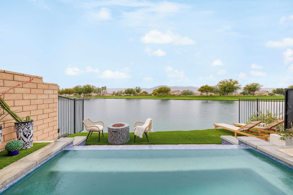 Sunburst By Avantstay Lakefront + Mountain Views - Joshua Tree National Park