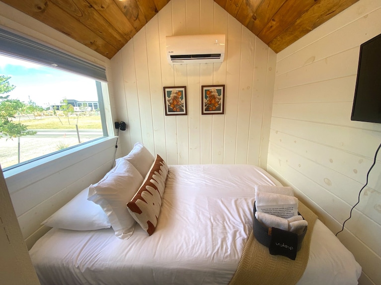 Tiny Home With One Queen Bed On Main Floor. - Colorado