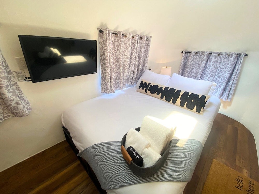 Newly Updated Airstream With Modern Amenities On The Bank Of The Colorado River. - Fruita, CO