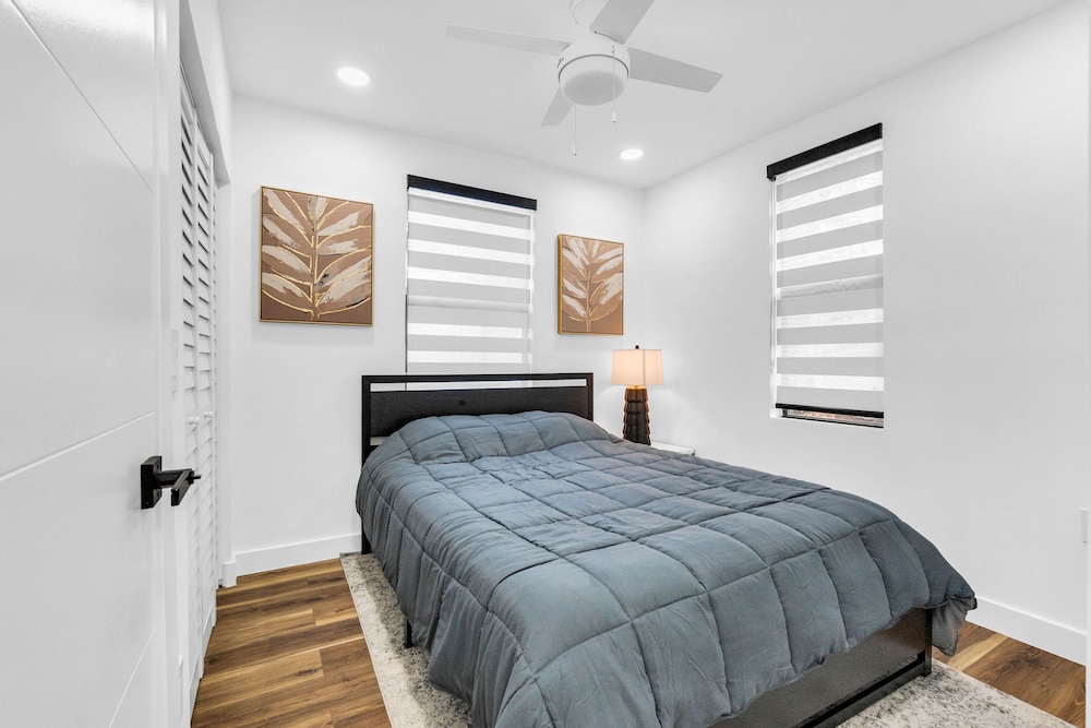 Modern Updated Home - Pet Friendly - 15 Min Or Less To Airport/beach/downtown - Fort Lauderdale, FL
