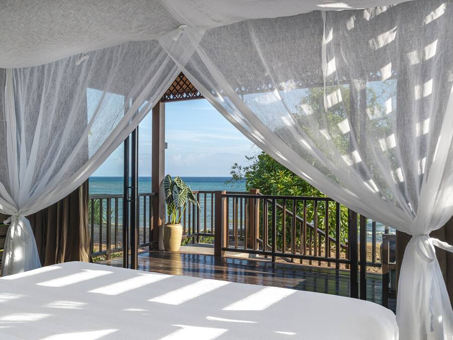 Roupas de cama premium, edredons de pluma, cofres nos quartos