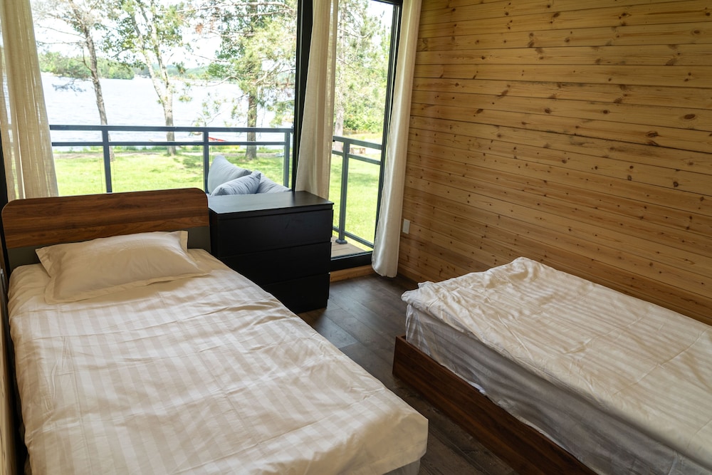 Algonquin's Edge Resort | Waterfront 6 - South Algonquin | Vrbo