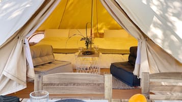 Tenda Deluxe, não fumadores (Pet-friendly) | 1 quarto, com decoração personalizada, com mobília individualizada