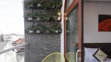 Quarto casal ou duplo superior, várias camas | Terraço/pátio