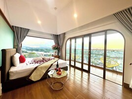 Quarto Deluxe | Roupa de alta qualidade, camas de colchão viscoelástico 