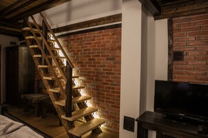 Apartamento Standard | Minibar, com mob ília individualizada, secretária 