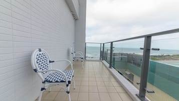 Quarto casal, vista parcial para o oceano | Vista do quarto