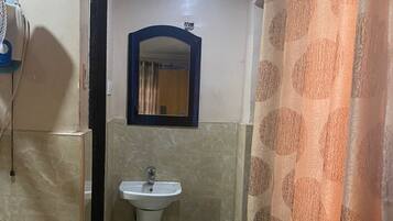 Quarto Básico | Casa de banho | Artigos de higiene pessoal grátis