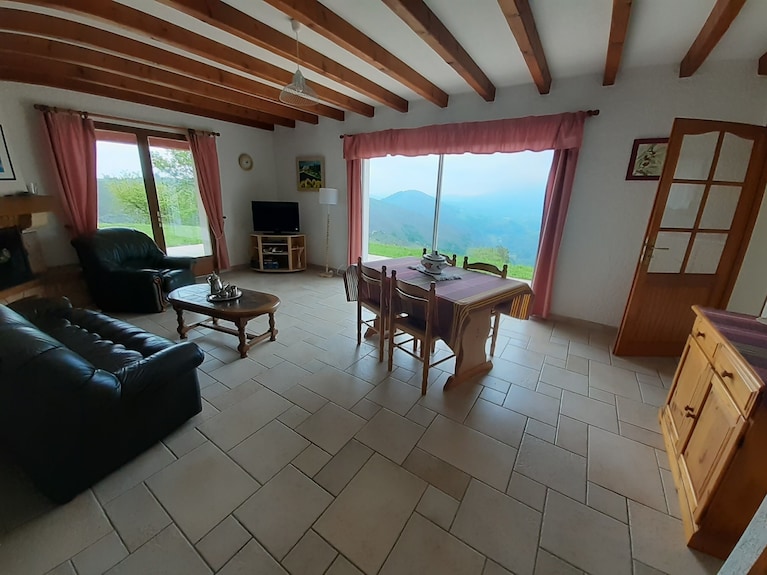 Gîte Sur Les Hauteurs D'itxassou, Vue Exceptionnelle Sur La Vallée De La Nive - Ainhoa