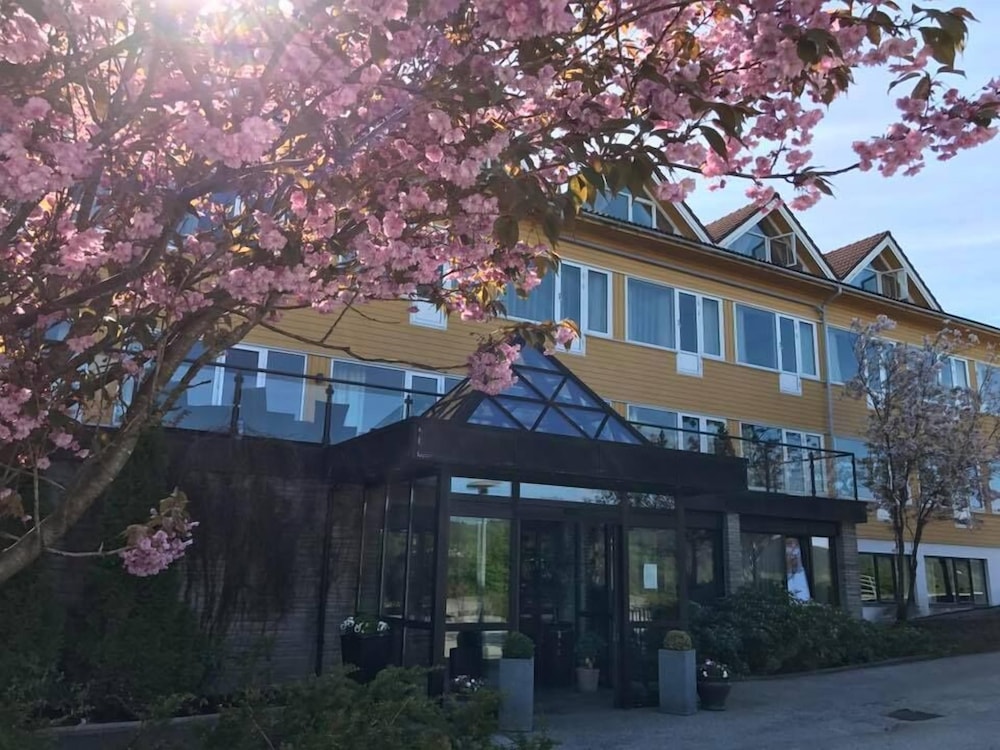 Alver Hotel As -