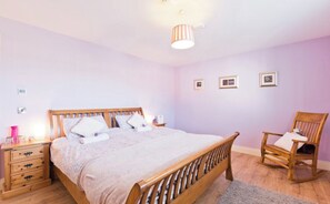 Quarto casal luxo | Wi-Fi de cortesia, roupa de cama
