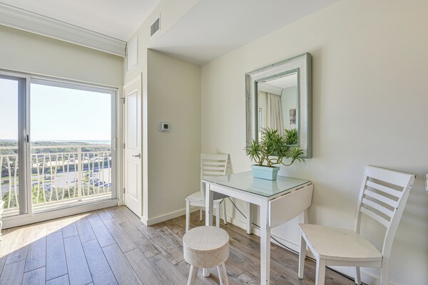 Destin Resort Studio W/ Pool - Walk To Beach! - Destin, FL