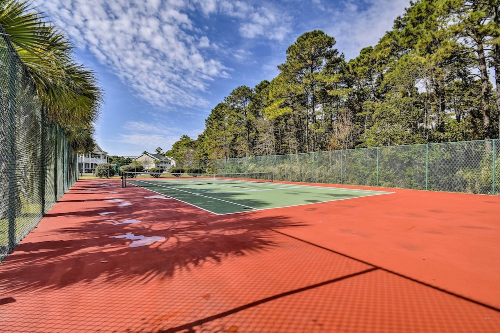 Sunset Beach Condo W/ Balcony, 5 Mi To The Ocean! - Sunset Beach, NC