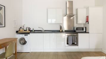 Apartamento | Cozinha privada | Micro-ondas, fogão, cooktop, chaleira elétrica