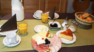 Café da manhã continental todos os dias (EUR 12 por pessoa)