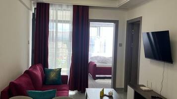 Apartamento Empresarial | Sala de estar | Smart TV de 24 polegadas com canais digitais