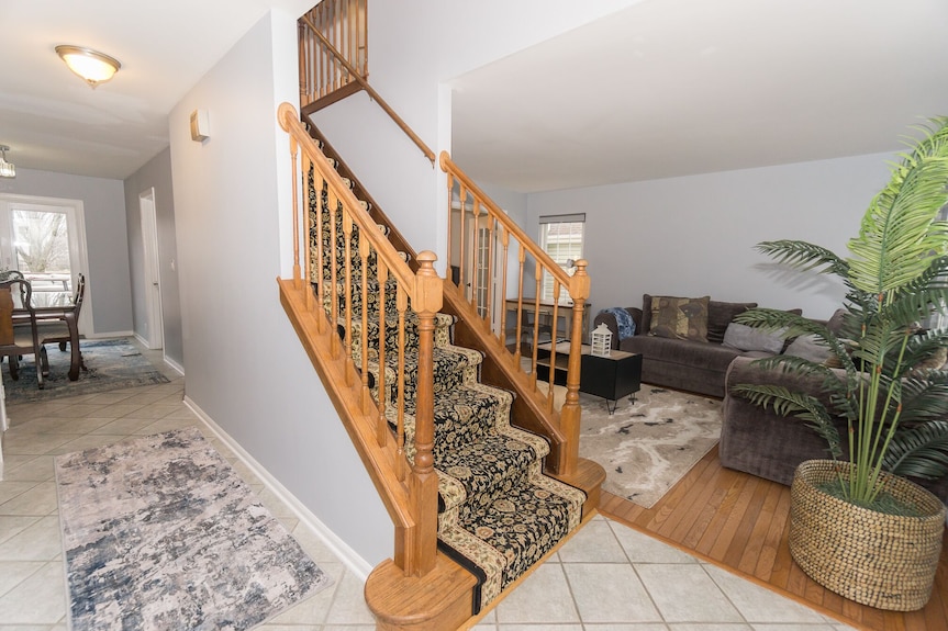 Family Heaven Retreat, 6 Bedroom, Sleep 16 - Wheaton