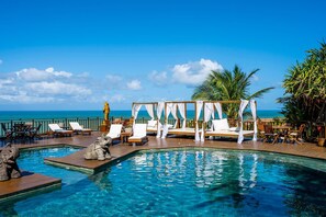 3 piscinas exteriores