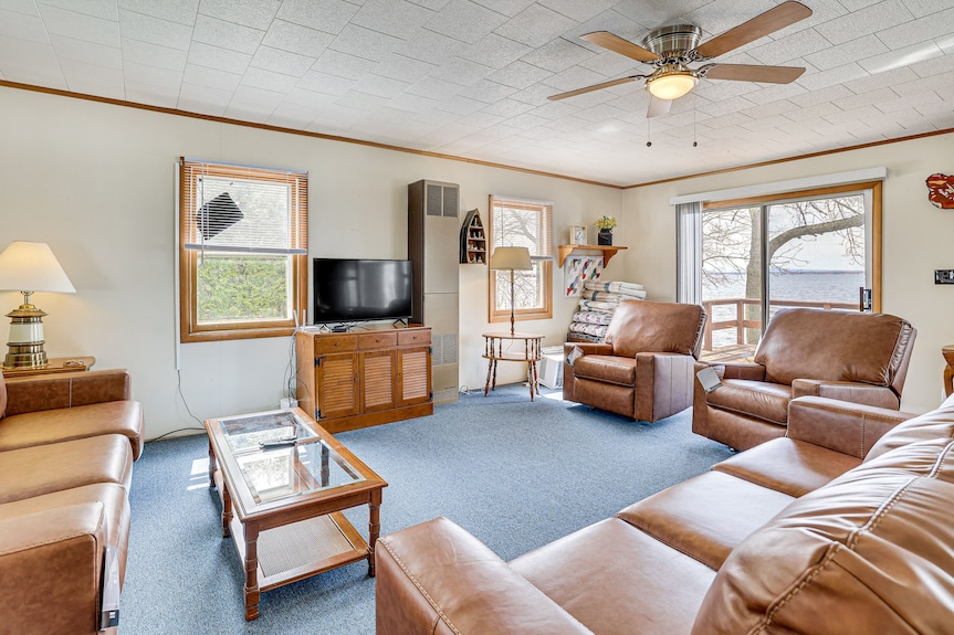 Lake Champlain Cottage W/ Deck & Sunset Views! - Vermont