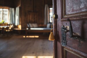 Suite Premium, 1 cama king-size e sofá-cama, não fumadores, vista para a montanha | Lençóis italianos Frette, roupa de alta qualidade, edredões de penas 