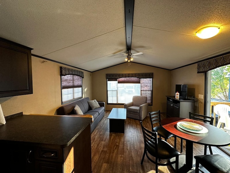 Beautiful Cottage (230) In Vineyards Of Niagara On The Lake - Niagara Falls, NY