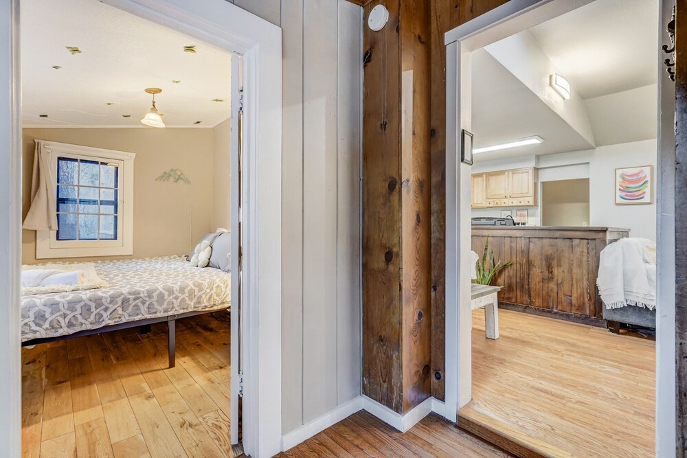 Chic Chalet W/ Hot Tub, Ping-pong, Arcade Bball - Woodland Park, CO