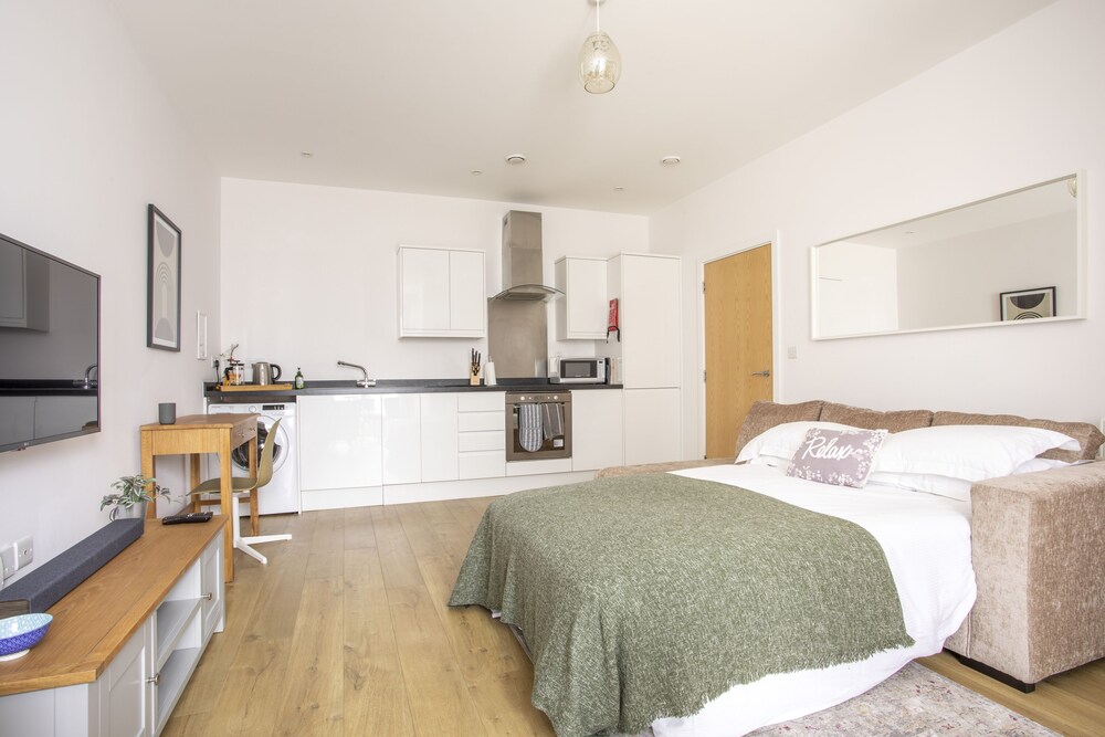 Queens Lodge 1-bed Apartment In Redhill - Redhill