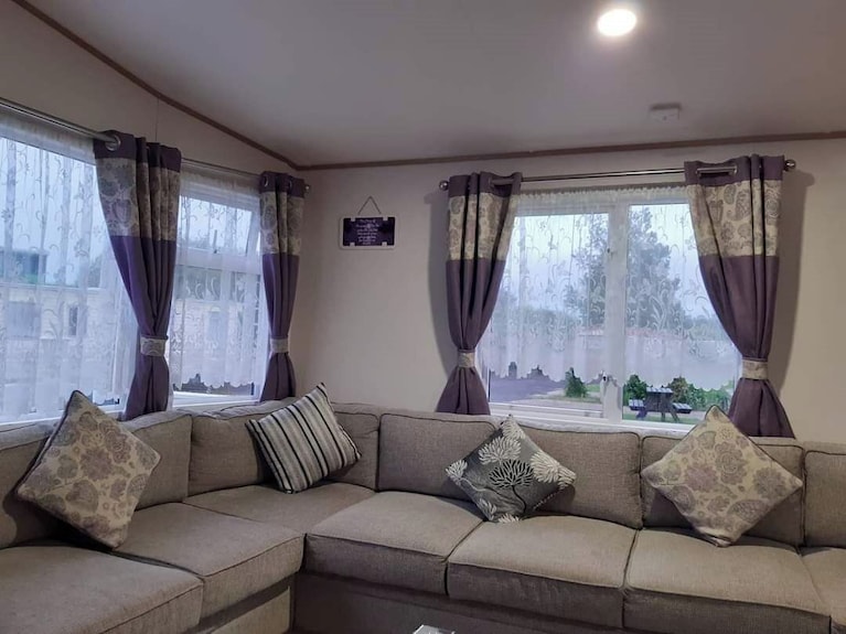 Inviting Beautiful 3-bed Caravan In Ingoldmells - Lincolnshire