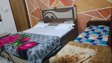 Quarto casal luxo | Escrivaninha, Wi-Fi de cortesia
