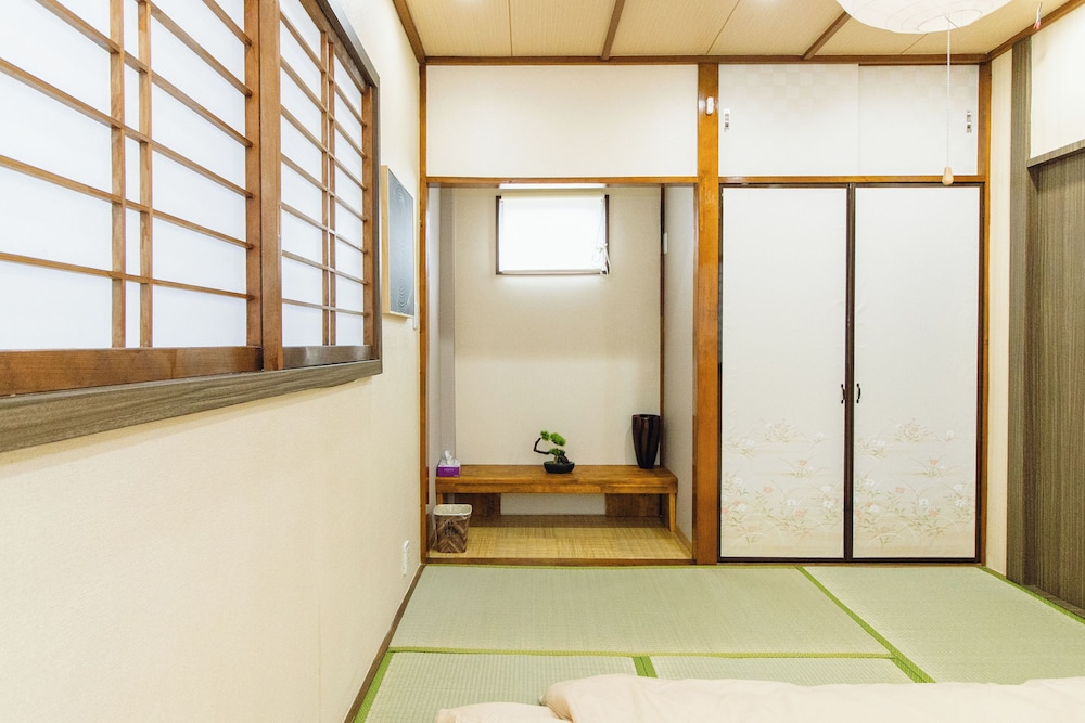 Spacious Japanese modern 4-Bedroom Villa with 2 Baths/3 WCs Hirai ...