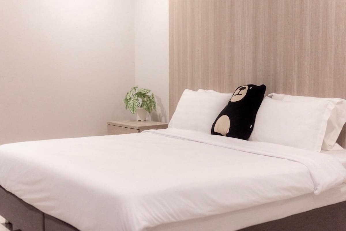 Quarto Standard, 1 cama king-size, não fumadores | Secretária, secretária adequada para computadores portáteis