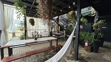 Café da manhã com buffet grátis todos os dias
