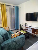 Estúdio Comfort | Sala de estar | Smart TV de 24 polegadas com canais digitais 
