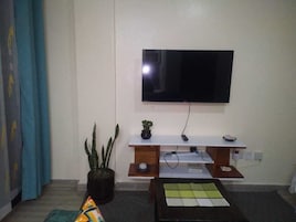 Estúdio Comfort | Sala de estar | Smart TV de 24 polegadas com canais digitais 