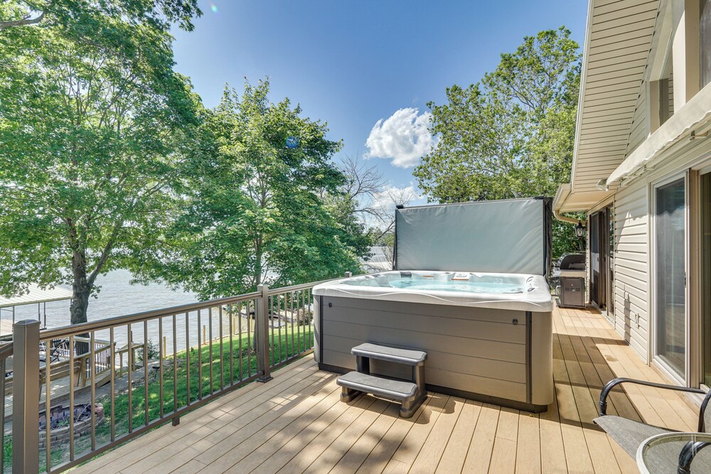 Retreat W/ Dock & Views In Lake Of The Ozarks - Lake of the Ozarks, Climax Springs