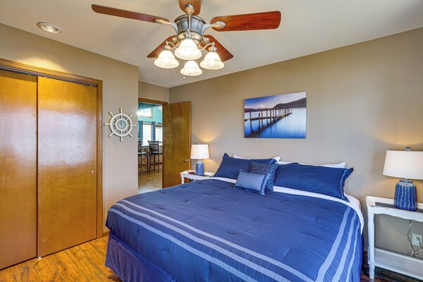 Retreat W/ Dock & Views In Lake Of The Ozarks - Missouri