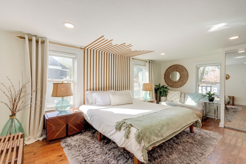 Chic Joplin Cottage W/ Patio < 3 Mi To Town! - Joplin, MO