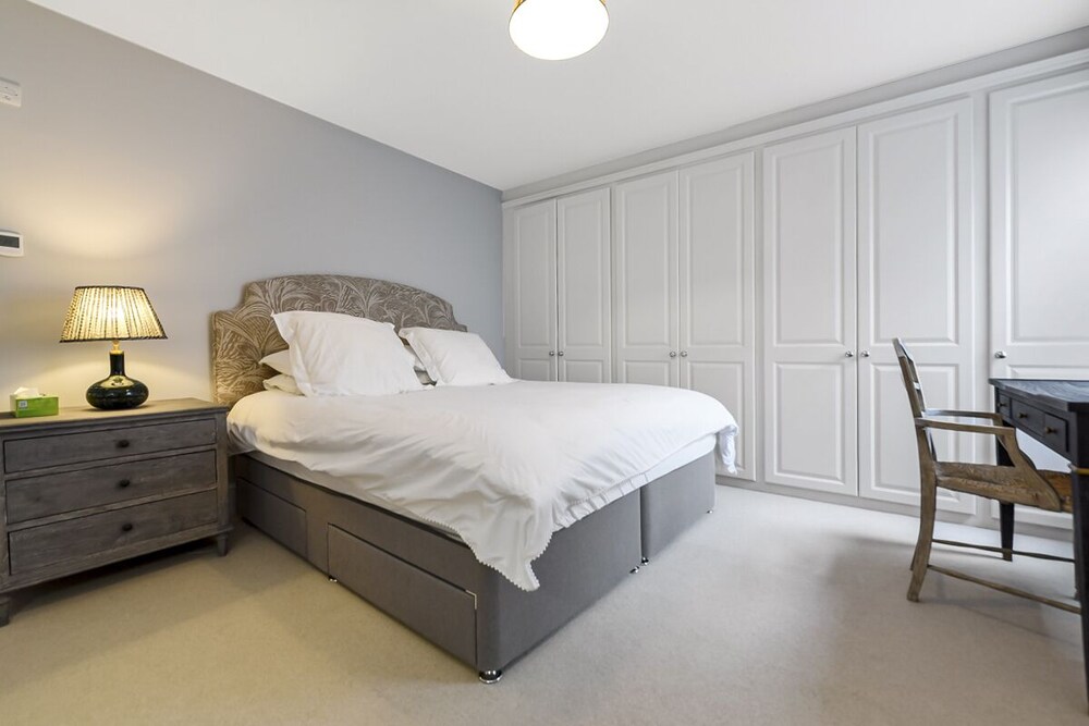 Stunning 2 bed/2 bath renovated flat in Pimlico SW1 - London | Vrbo