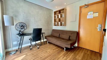 Suite Deluxe | Sala de estar | Televisor