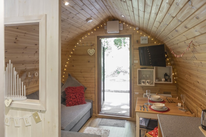 Wee Acorn Luxury Pod With Private Hot Tub - Loch Lomond, United Kingdom