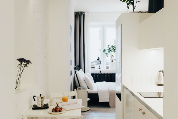 Apartamento urbano, 1 cama de casal, cozinha americana, vista para o pátio | Cozinha privada | Frigobar, micro-ondas, cooktop, cafeteira/chaleira