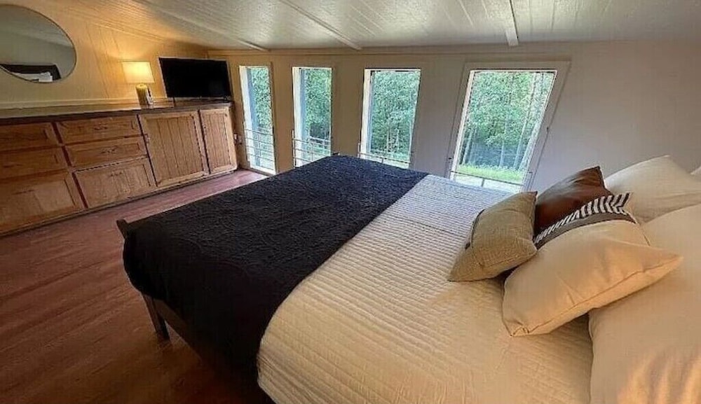 Decked Out At Lake Tenkiller - 6 Beds, 4 Bedrooms - Keys, OK