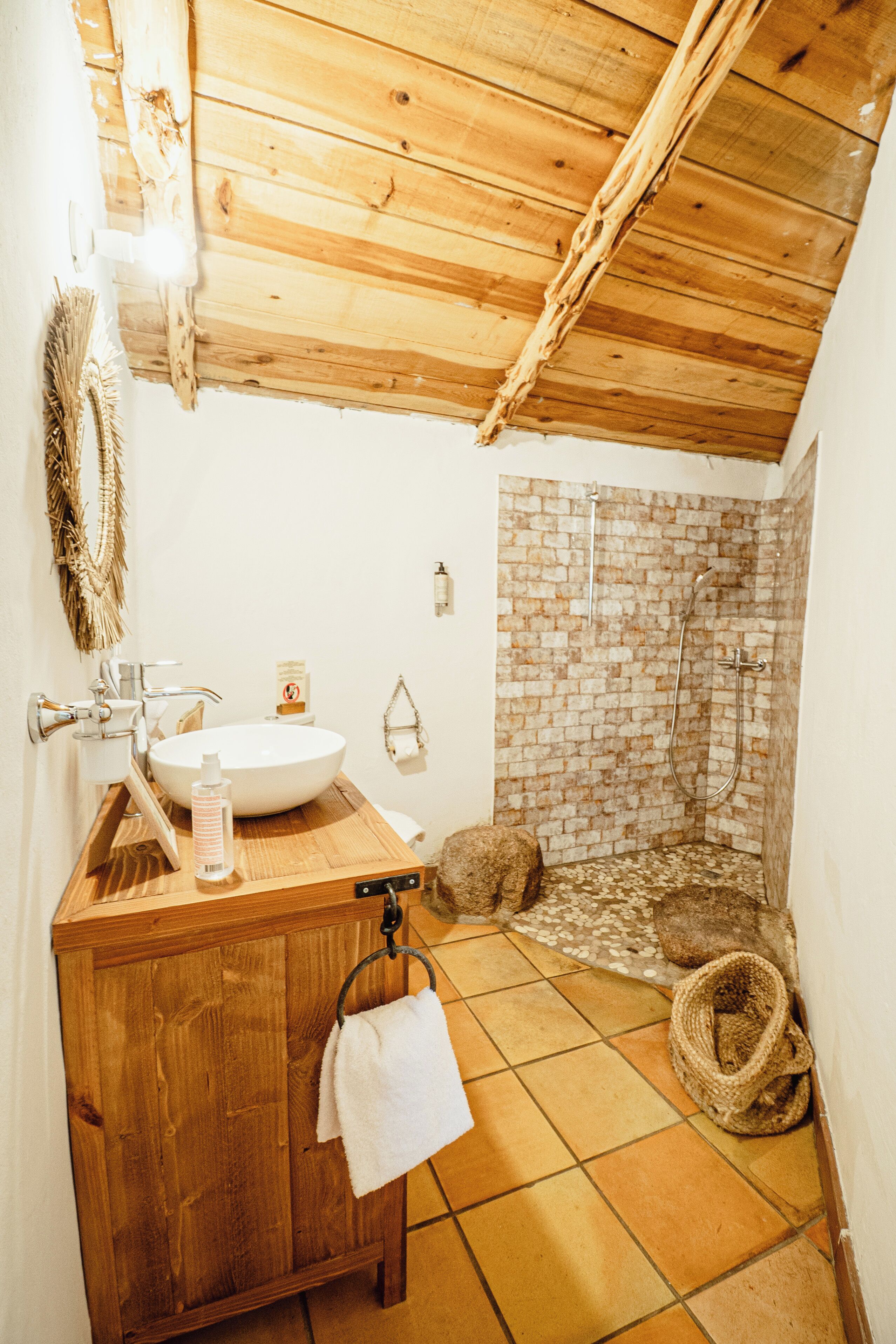 Quarto superior | Banheiro | Produtos de toalete grátis, secador de cabelo