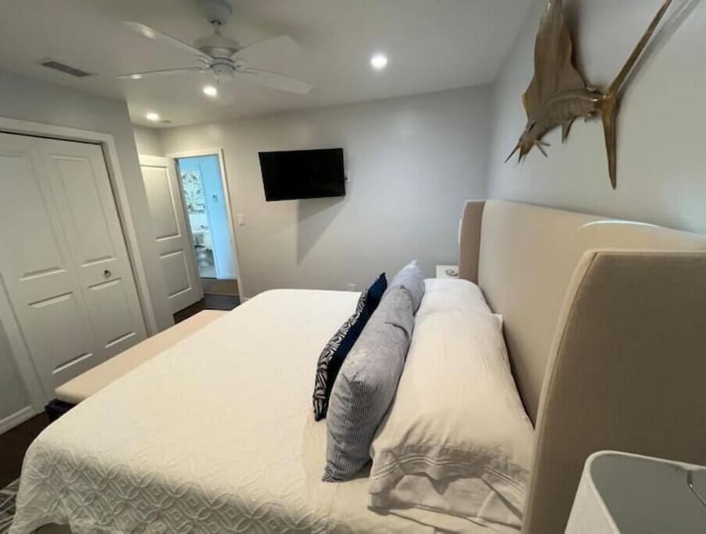 Elegant 2br Home W/ King Bed, Megayard & Tank Pool - Palm Beach Zoo, West Palm Beach