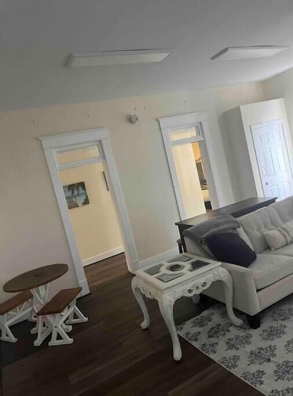 Historic Down Town Titusville Apt A . Private No Host! - 타이터스빌