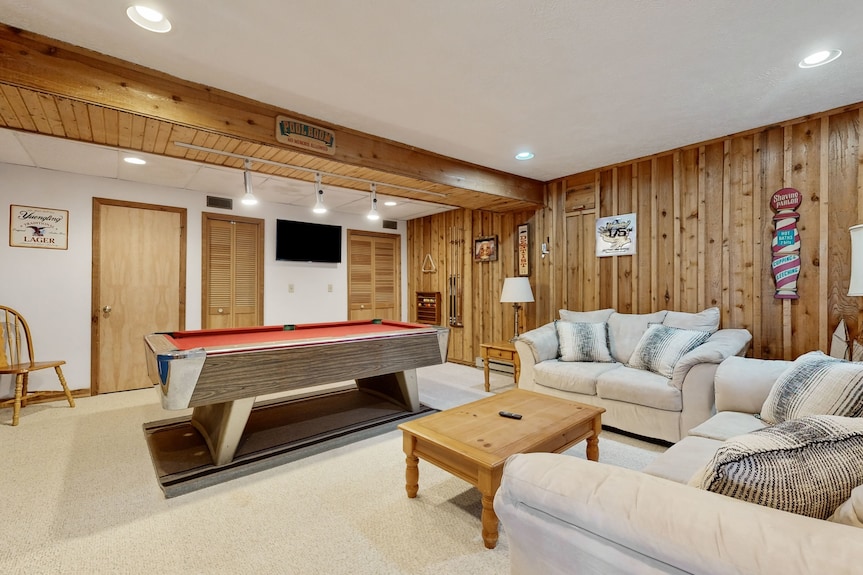 Rustic Hideaway With Hot Tub, Pool Table, Wood Fireplace, Firepit - Dog-friendly - 오클랜드