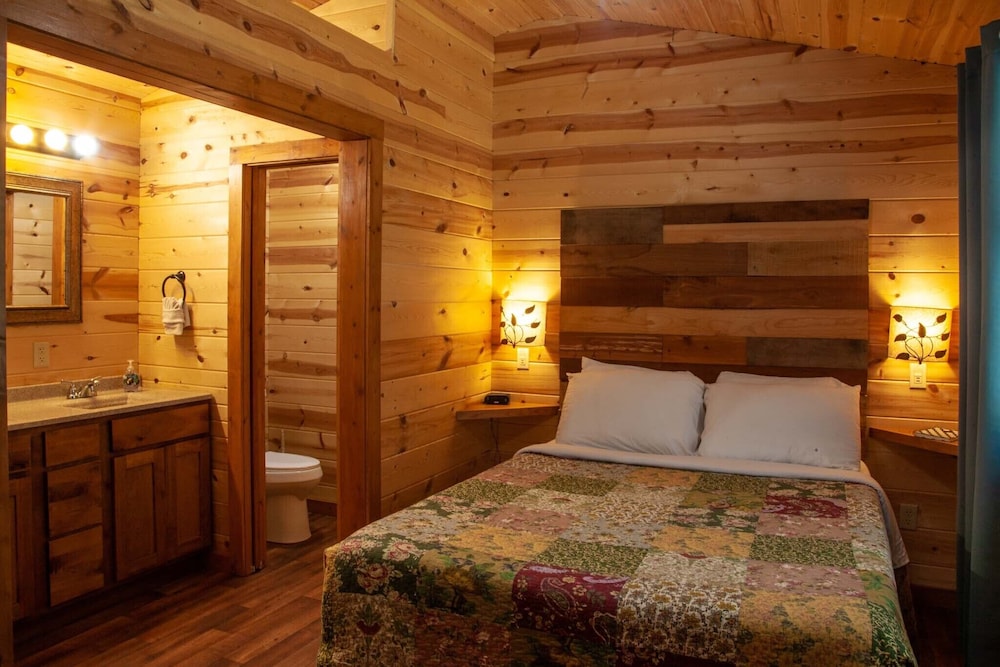 1 Br Hot Tub Cabin- Closest Cabins To Garden Of The Gods-shawnee National Forest - Harrisburg, IL