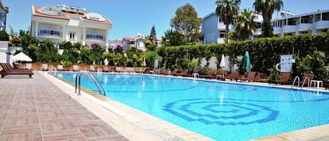 Piscina externa sazonal