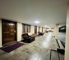 Área de estar no saguão