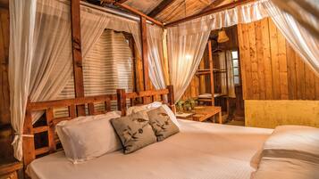 Quarto Clássico com Cama de Casal, vista para o jardim | Wi-fi grátis
